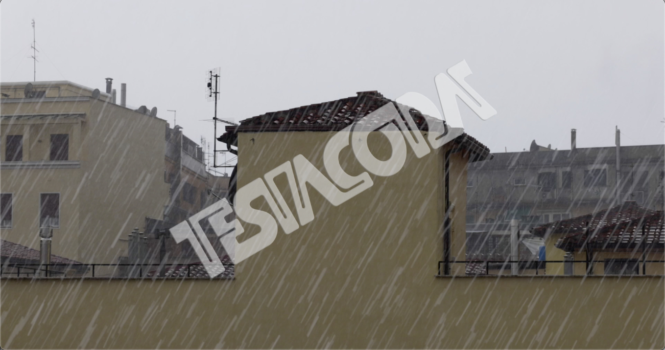 Strong windy rain in a courtyard (w/ sound) - Testacoda